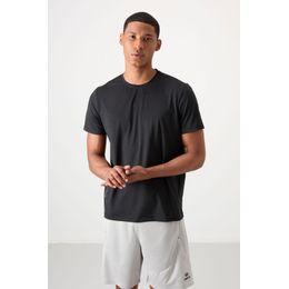 Herren T-Shirt mit normalem Schnitt und Rundhalsausschnitt