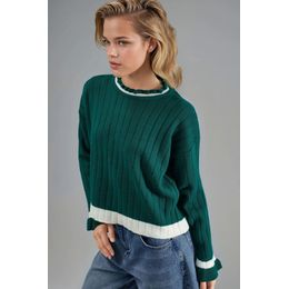 Gestreifter Strickpullover mit Rundhalsausschnitt
