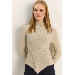 Halber Rollkragenpullover mit Knopfdetail