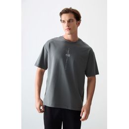 &Uuml;bergr&ouml;&szlig;e Bedrucktes Rundhals-T-Shirt