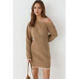 Asymmetrisches Kragen-Rippstrickkleid