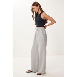 Weite Hosen mit Bindeg&uuml;rtel und Bindungsdetails