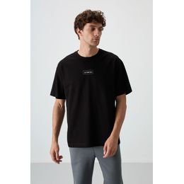 Oversized Logo-Patch T-Shirt