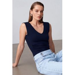 &Auml;rmellose V-Ausschnitt Slim-Fit-Bluse
