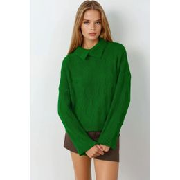 Musterpullover mit Kragenverzierung