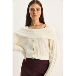 Strickpullover mit Madonna-Kragen und Kn&ouml;pfen