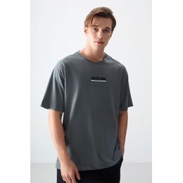 &Uuml;bergro&szlig;es Baumwoll-T-Shirt mit Logo-Patch