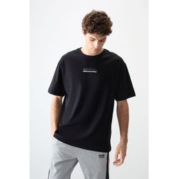 &Uuml;bergro&szlig;es Baumwoll-T-Shirt mit Logo-Patch
