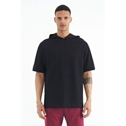 &Uuml;bergro&szlig;es Kapuzen-T-Shirt mit Zubeh&ouml;rdetails