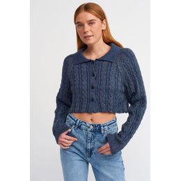 Kurz geschnittener Kabelstrick-Cardigan mit Kn&ouml;pfen