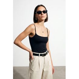 Schmal geschnittene &auml;rmellose Bluse mit quadratischem Ausschnitt
