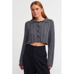 Kabelstrick-Button-Cardigan mit cropped Schnitt