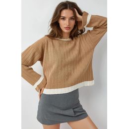 Gestreifter Strickpullover mit Rundhalsausschnitt