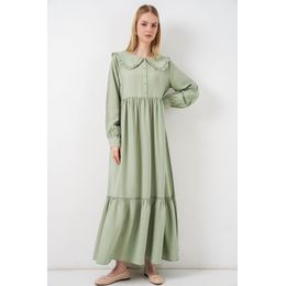 Maxikleid mit Babykragen und Knopfverschluss