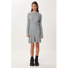 Geripptes A-Linien Strick-Minikleid