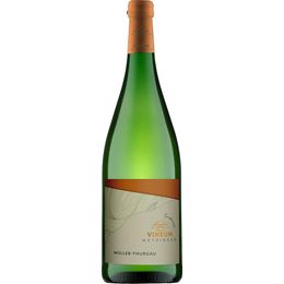 Weing&auml;rtnergenossenschaft Metzingen-Neuhausen Vineum Metzingen M&uuml;ller-Thurgau 1,0 L / Rivaner 2025 Halbtrocken - W&uuml;rttemberg &ndash; Wei&szlig;wein Qualit&auml;tswein