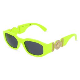 Versace VE4361 | Herren-Sonnenbrille | Fassung: Vollrand, Geometrisch, Kunststoff, Gelb | Glasfarbe: Grau