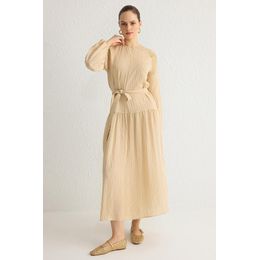 Schlichte, mittellange, l&auml;ssige und bequeme Kleider f&uuml;r Damen
