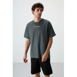 &Uuml;bergr&ouml;&szlig;e Bedrucktes Rundhals-T-Shirt