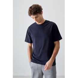 &Uuml;bergro&szlig;es Rundhals-T-Shirt