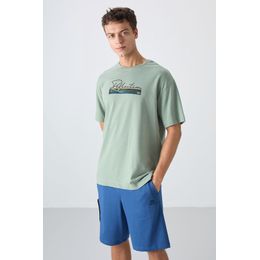 &Uuml;bergro&szlig;es bedrucktes Baumwollmisch-T-Shirt