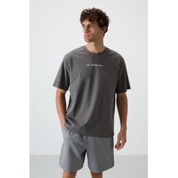 &Uuml;bergr&ouml;&szlig;e Bedrucktes Rundhals-T-Shirt