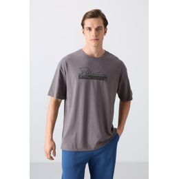 &Uuml;bergr&ouml;&szlig;en Bedrucktes Baumwollmisch-T-Shirt