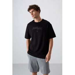 &Uuml;bergr&ouml;&szlig;e Bedrucktes Rundhals-T-Shirt