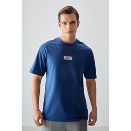 Oversized-Logo-Patch-T-Shirt