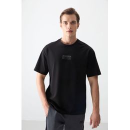 Oversized-Logo-Patch-T-Shirt