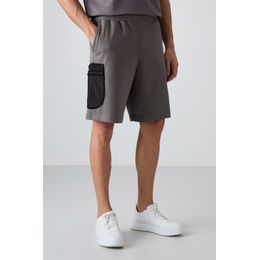 Herren Cargo Shorts mit weitem Bein