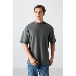 &Uuml;bergro&szlig;es Kapuzen-T-Shirt mit kurzen &Auml;rmeln