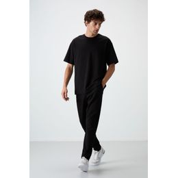 Herren &Uuml;bergr&ouml;&szlig;en T-Shirt und Hosen Set
