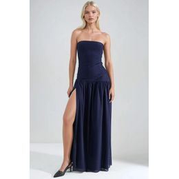 Tr&auml;gerloses Maxikleid mit Schlitz
