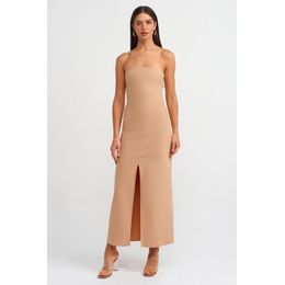 Tr&auml;gerloses, tailliertes Midikleid mit Schlitz