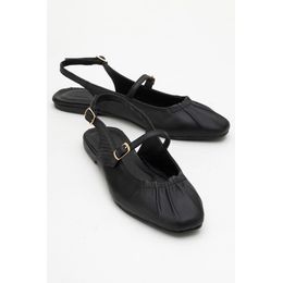 Britney Leder Closed-Toe Sandale