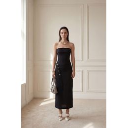 H&uuml;ftfreies Maxikleid mit G&uuml;rtel
