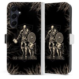 DeinDesign Galaxy A35 5G Handy Klapph&uuml;lle Handyh&uuml;lle aus Kunst Leder wei&szlig; Flip Case Tv Show Designs Wikinger Vikings Sideflip mit Lasche