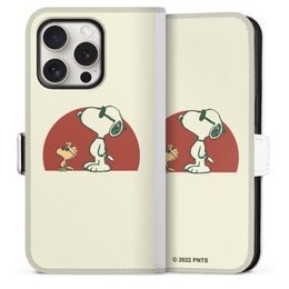 DeinDesign iPhone 15 Pro Handy Klapph&uuml;lle Handyh&uuml;lle aus Kunst Leder wei&szlig; Flip Case Snoopy Official Licensed Product Kindheit Sideflip mit Lasche