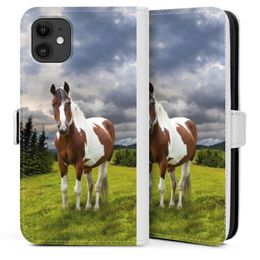 DeinDesign iPhone 11 Handy Klapph&uuml;lle Handyh&uuml;lle aus Kunst Leder wei&szlig; Flip Case Horse Nature Meadow Sideflip mit Lasche