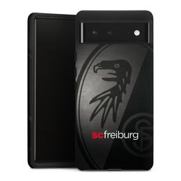 DeinDesign Google Pixel 6 Handy Panzer Handyh&uuml;lle robuste Outdoor H&uuml;lle Schutzh&uuml;lle matt Official Licensed Product Sc Freiburg Metallic Look Tough Case