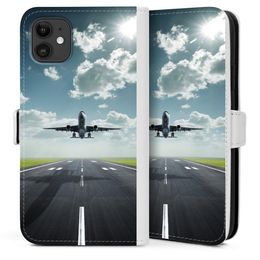 DeinDesign iPhone 11 Handy Klapph&uuml;lle Handyh&uuml;lle aus Kunst Leder wei&szlig; Flip Case Wanderlust Airplane Urlaub Sideflip mit Lasche