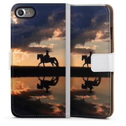 DeinDesign iPhone SE (2020) Handy Klapph&uuml;lle Handyh&uuml;lle aus Kunst Leder wei&szlig; Flip Case Sunset Horse Horseback Riding Sideflip mit Lasche