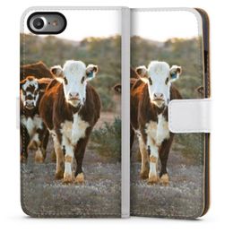 DeinDesign iPhone SE (2022) Handy Klapph&uuml;lle Handyh&uuml;lle aus Kunst Leder wei&szlig; Flip Case Farmer Calf Cow Sideflip mit Lasche