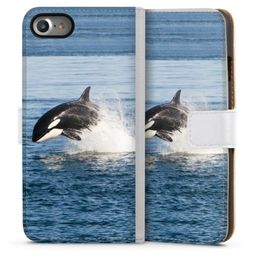DeinDesign iPhone SE (2022) Handy Klapph&uuml;lle Handyh&uuml;lle aus Kunst Leder wei&szlig; Flip Case Orca Wale Ocean Sideflip mit Lasche
