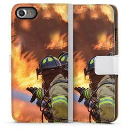 DeinDesign iPhone SE (2022) Handy Klapph&uuml;lle Handyh&uuml;lle aus Kunst Leder wei&szlig; Flip Case Fire Fighters Fire Fighter Life Saver Sideflip mit Lasche