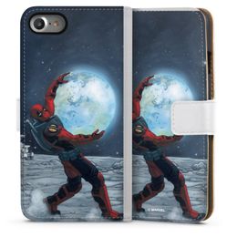 DeinDesign iPhone SE (2022) Handy Klapph&uuml;lle Handyh&uuml;lle aus Kunst Leder wei&szlig; Flip Case Deadpool Moon Marvel Sideflip mit Lasche