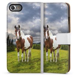 DeinDesign iPhone SE (2020) Handy Klapph&uuml;lle Handyh&uuml;lle aus Kunst Leder wei&szlig; Flip Case Meadow Nature Horse Sideflip mit Lasche
