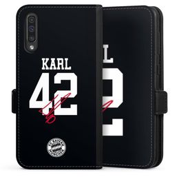 DeinDesign Galaxy A50 Handy Klapph&uuml;lle Handyh&uuml;lle aus Kunst Leder schwarz Flip Case Merchandise Fc Bayern M&uuml;nchen Lennart Karl Sideflip mit Lasche