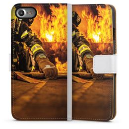 DeinDesign iPhone SE (2020) Handy Klapph&uuml;lle Handyh&uuml;lle aus Kunst Leder wei&szlig; Flip Case Life Saver Fire Fighters Fire Fighter Sideflip mit Lasche